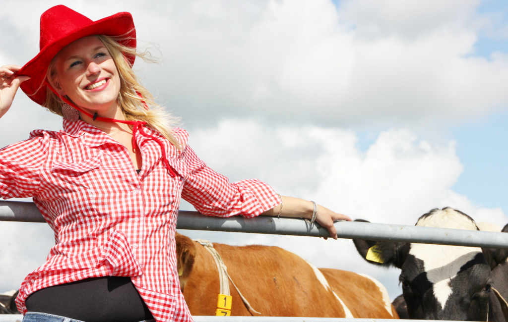 Boerinnen & kalenderfotoshoot | Farmsurvival Spanbroek - Boerderij ...